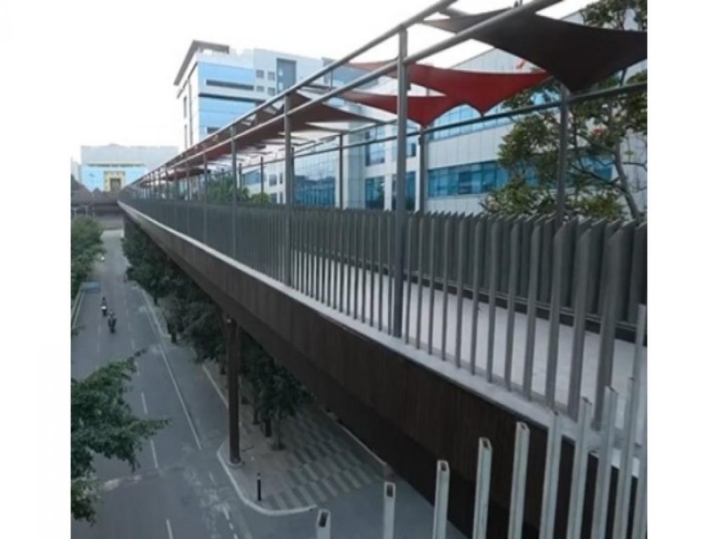 Skywalk connecting Raidurg Metro Station to Mindspace Madhapur Campus ...